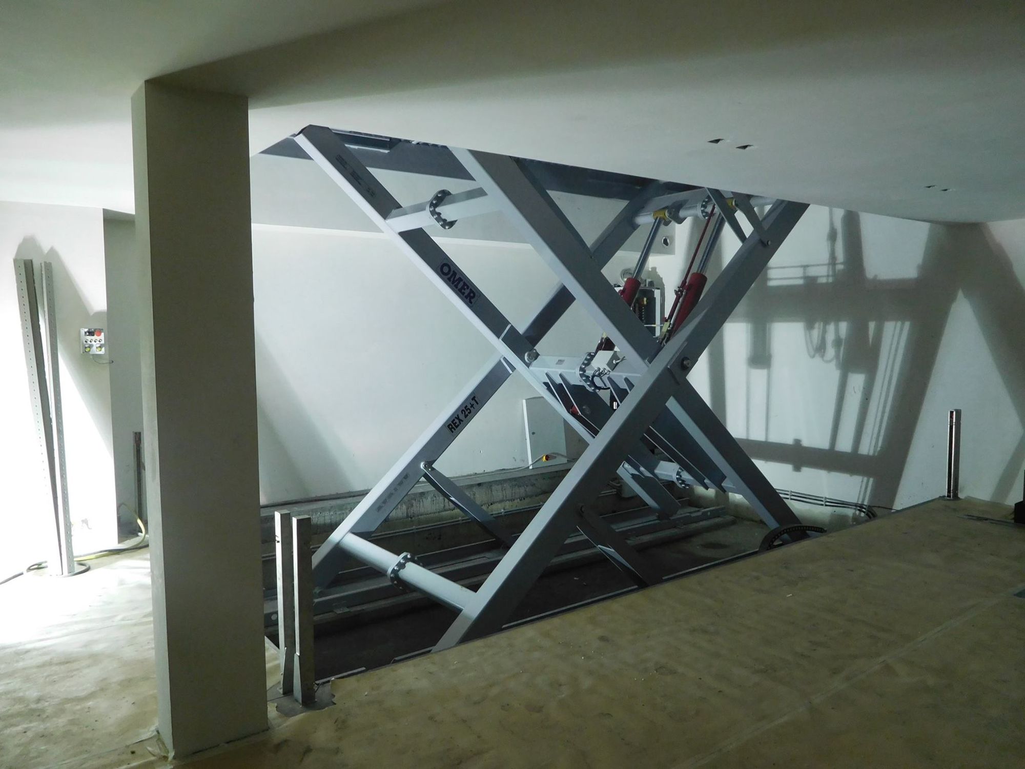 Grytec liftinstallatie | Schaarliften garages | Schaartafel auto ...